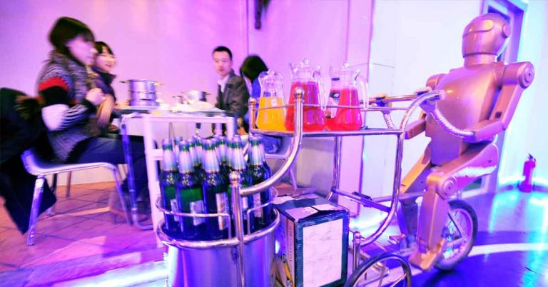 5 Restoran Yang Mempekerjakan Robot Sebagai Pelayan | HOCK